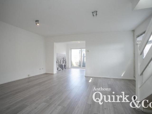 3 bedroom end of terrace house to rent
