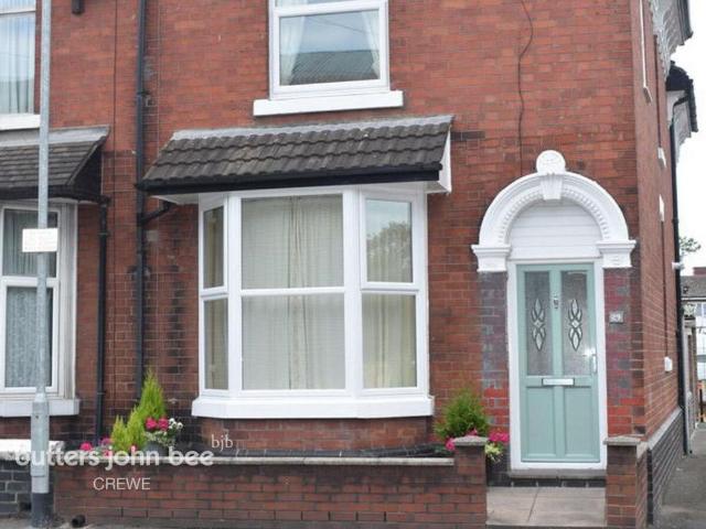 3 bedroom end of terrace house to rent