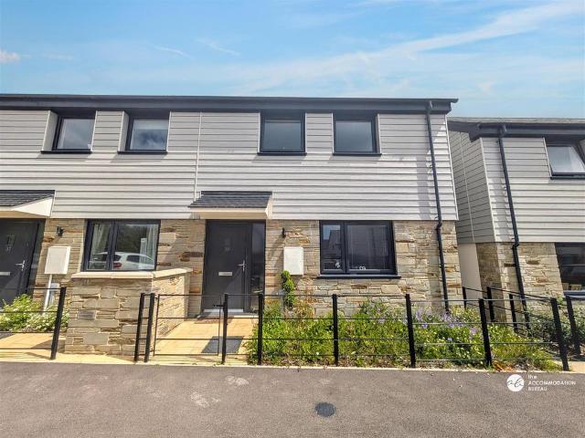 3 bedroom end of terrace house to rent
