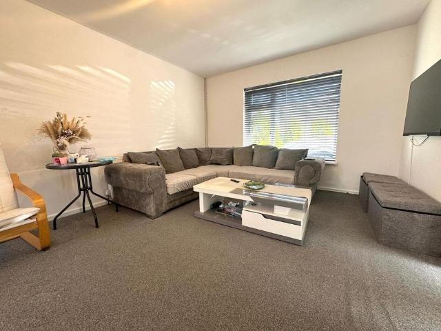 3 bedroom end of terrace house to rent