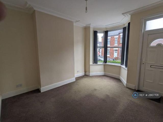 3 bedroom end of terrace house to rent