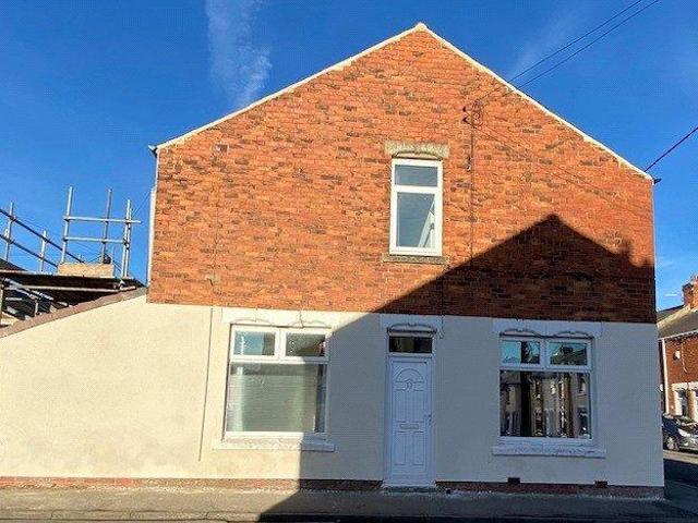 3 bedroom end of terrace house to rent