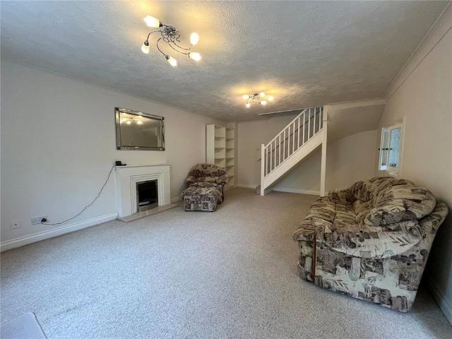 3 bedroom end of terrace house to rent