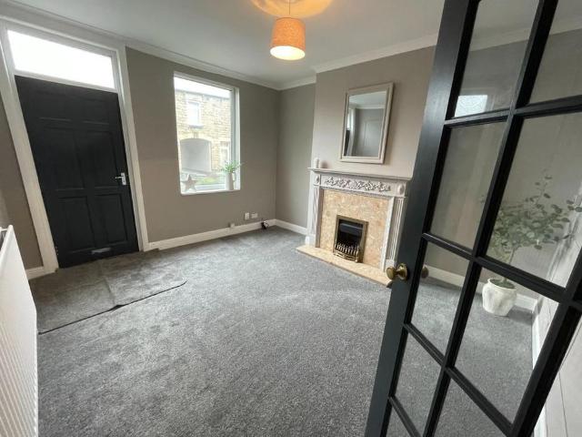3 bedroom end of terrace house to rent