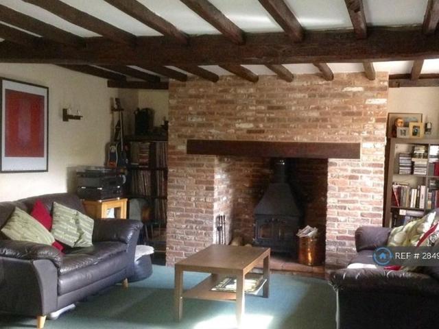 3 bedroom end of terrace house to rent