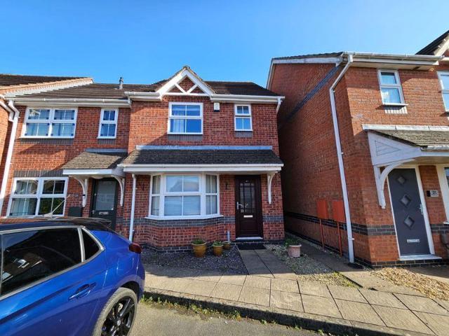 3 bedroom end of terrace house to rent