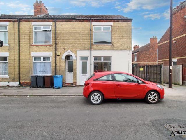 3 bedroom end of terrace house to rent