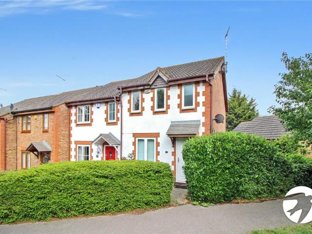 3 bedroom end of terrace house to rent