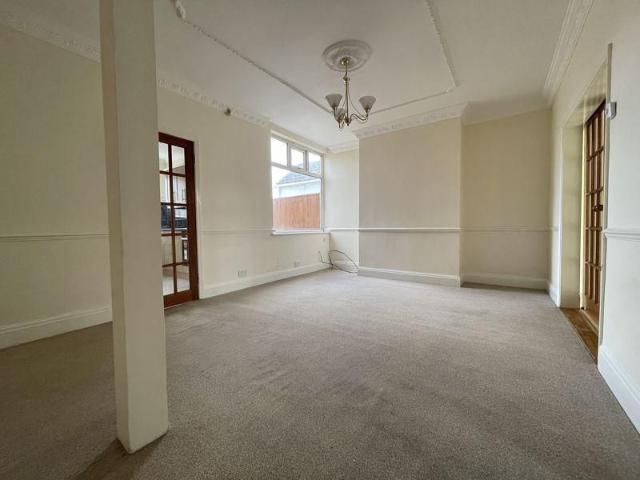 3 bedroom end of terrace house to rent
