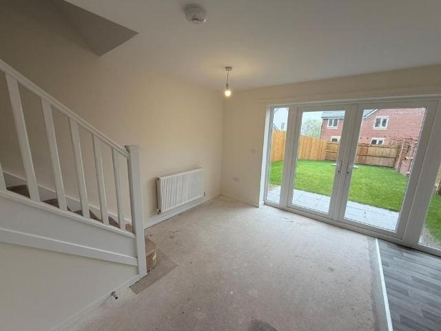 3 bedroom end of terrace house to rent