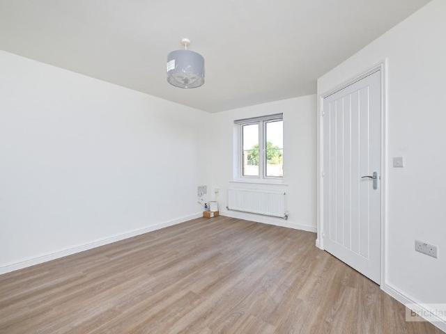 3 bedroom end of terrace house to rent
