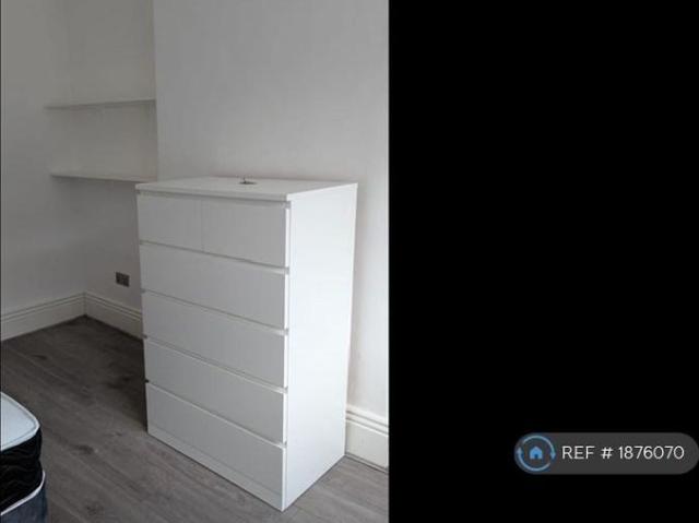 3 bedroom end of terrace house to rent