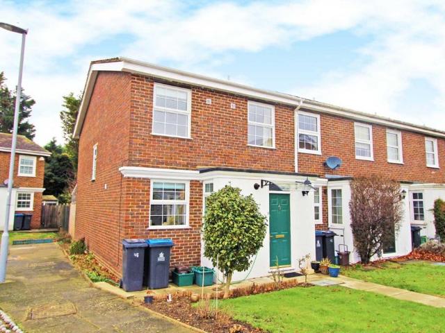 3 bedroom end of terrace house to rent