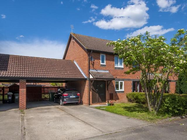 3 bedroom end of terrace house to rent