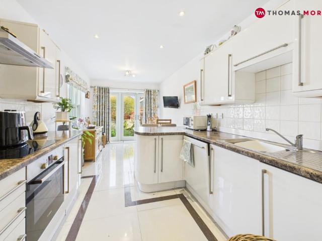 3 bedroom end of terrace house to rent