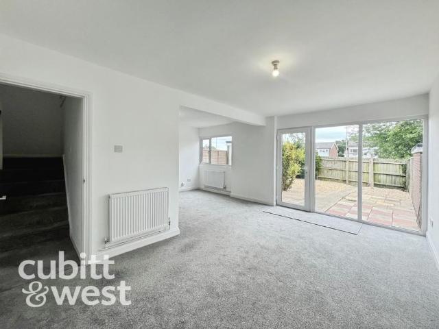 3 bedroom end of terrace house to rent