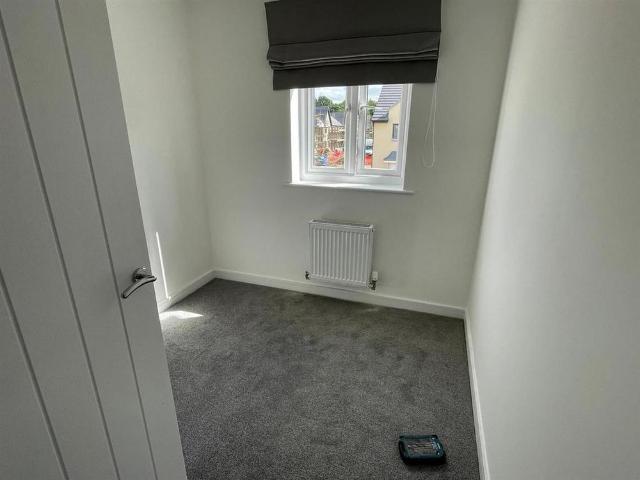 3 bedroom end of terrace house to rent