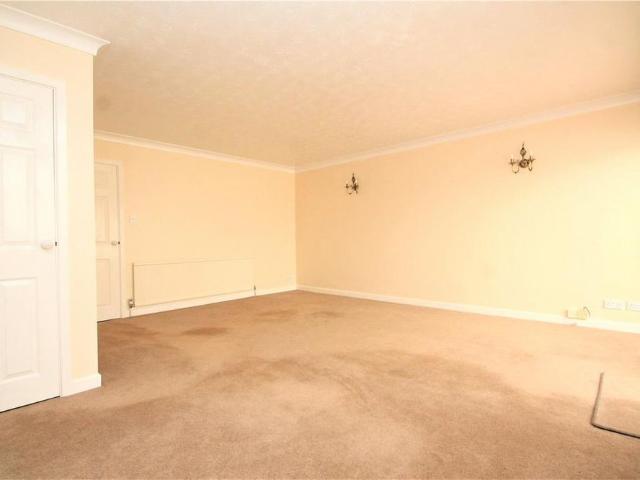 3 bedroom end of terrace house to rent