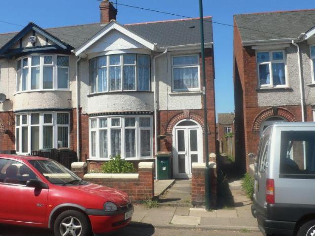 3 bedroom end of terrace house to rent