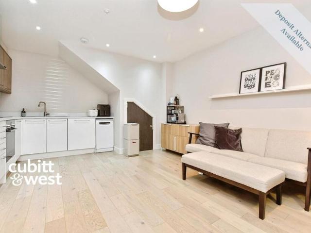 3 bedroom end of terrace house to rent