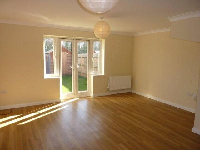 3 bedroom end of terrace house to rent