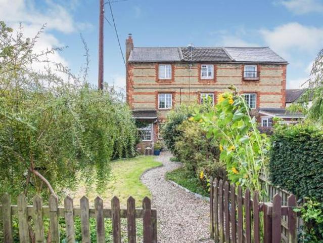 3 bedroom end of terrace house to rent
