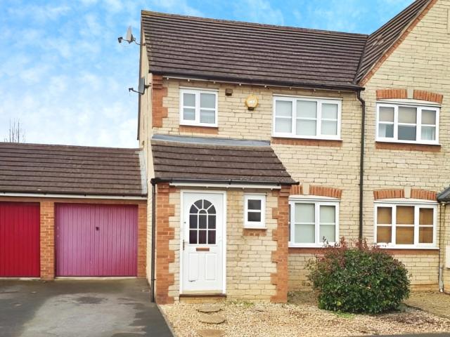 3 bedroom end of terrace house to rent