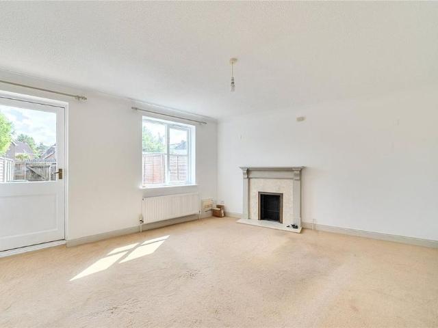 3 bedroom end of terrace house to rent