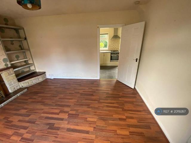 3 bedroom end of terrace house to rent