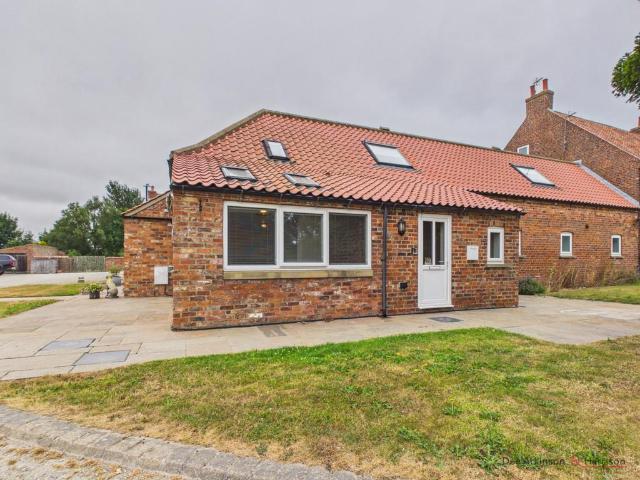3 bedroom end of terrace house to rent