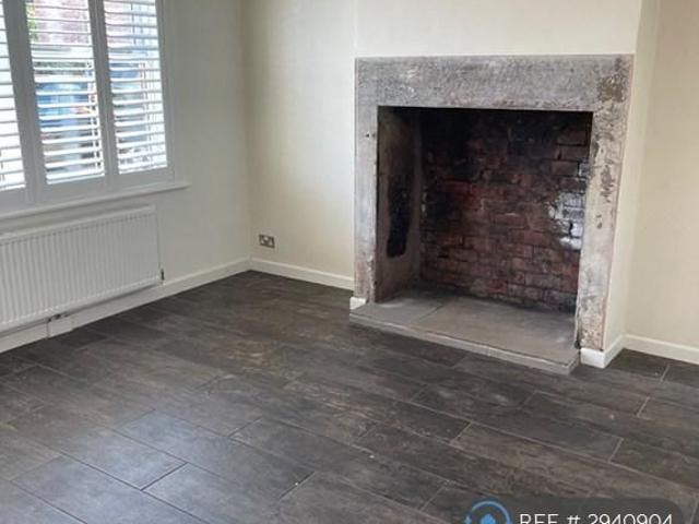 3 bedroom end of terrace house to rent