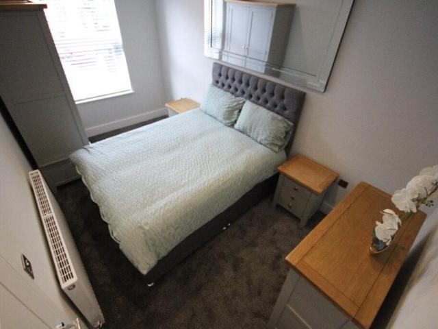 3 bedroom end of terrace house to rent