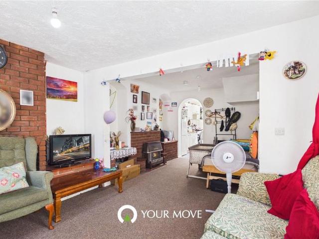 3 bedroom end of terrace house to rent