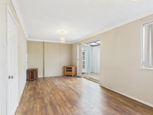3 bedroom end of terrace house to rent