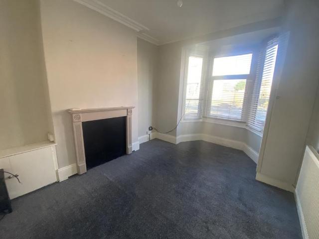 3 bedroom end of terrace house to rent