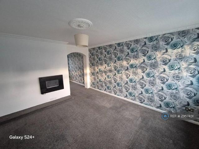 3 bedroom end of terrace house to rent