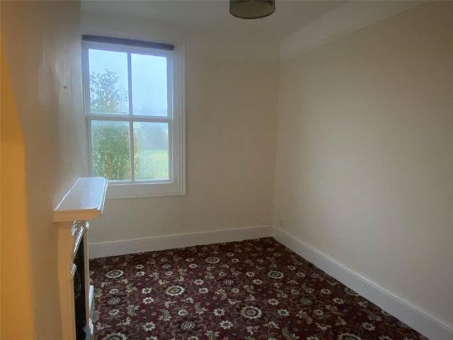 3 bedroom end of terrace house to rent