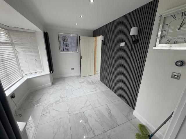 3 bedroom end of terrace house to rent