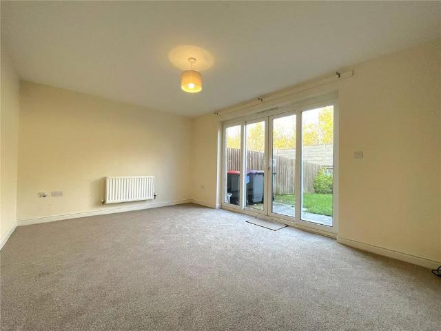 3 bedroom end of terrace house to rent