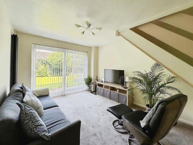 3 bedroom end of terrace house to rent