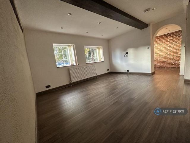 3 bedroom end of terrace house to rent