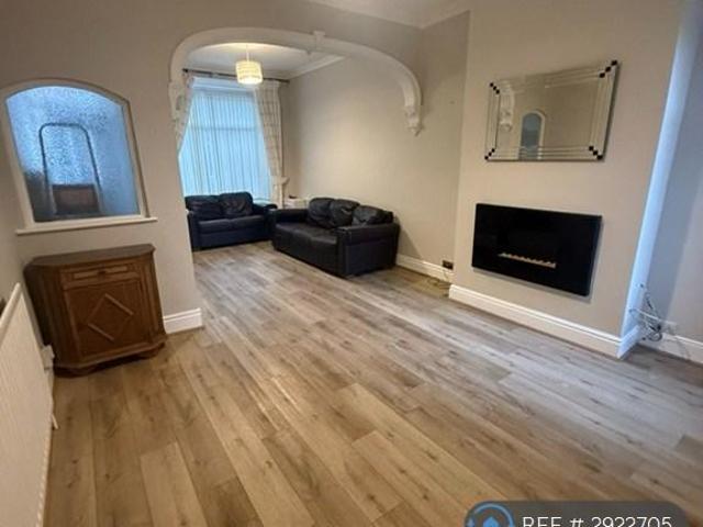 3 bedroom end of terrace house to rent