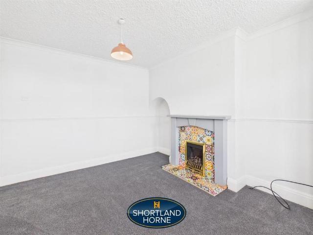 3 bedroom end of terrace house to rent