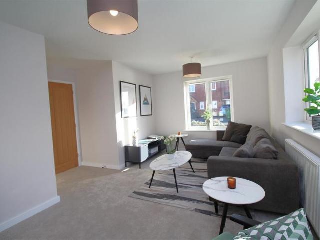 3 bedroom end of terrace house to rent