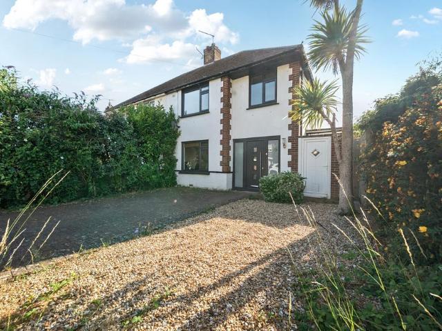 3 bedroom end of terrace house to rent