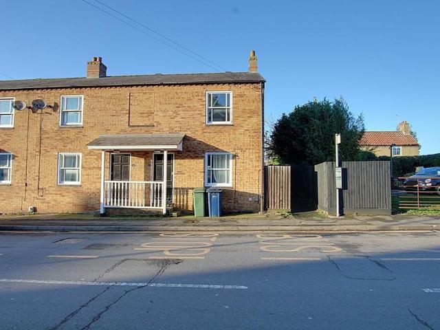 3 bedroom end of terrace house to rent