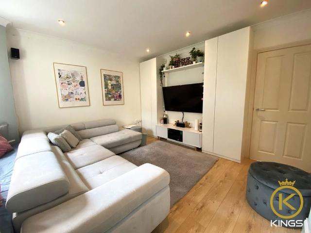 3 bedroom end of terrace house to rent