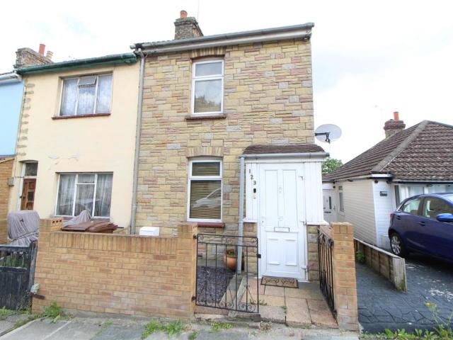 3 bedroom end of terrace house to rent
