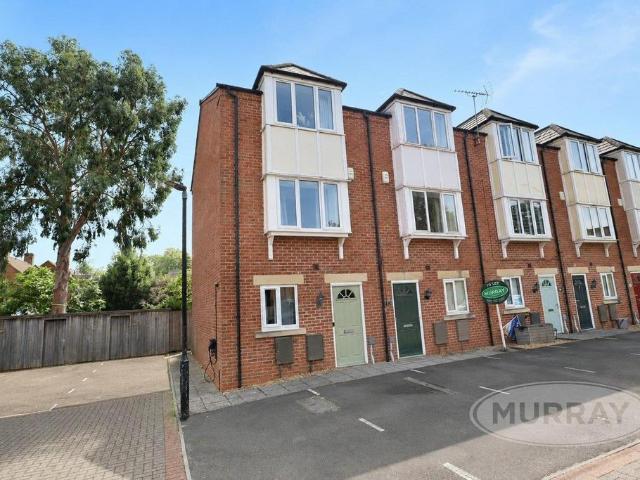 3 bedroom end of terrace house to rent