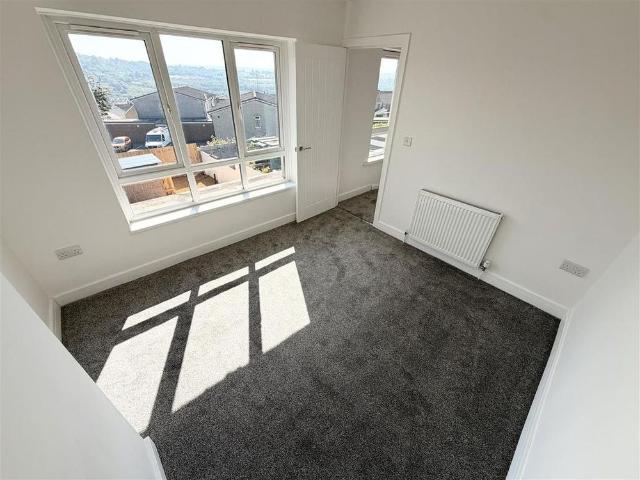 3 bedroom end of terrace house to rent